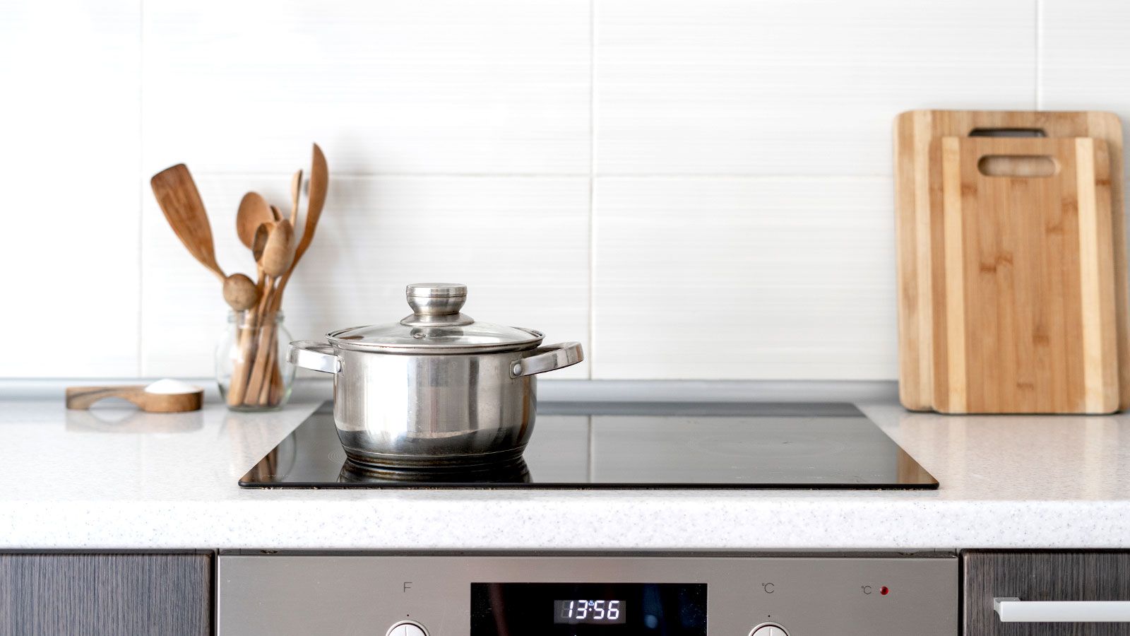 Ceramic vs induction hobs: Which is best for your kitchen? | Homebuilding