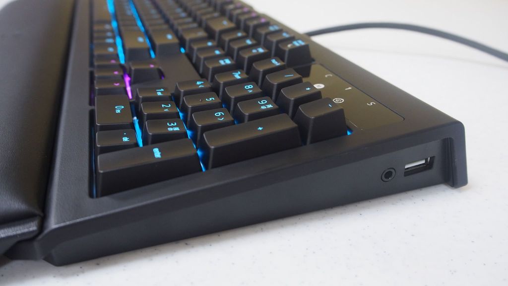 Razer BlackWidow Chroma V2 review: a great mechanical keyboard gets ...