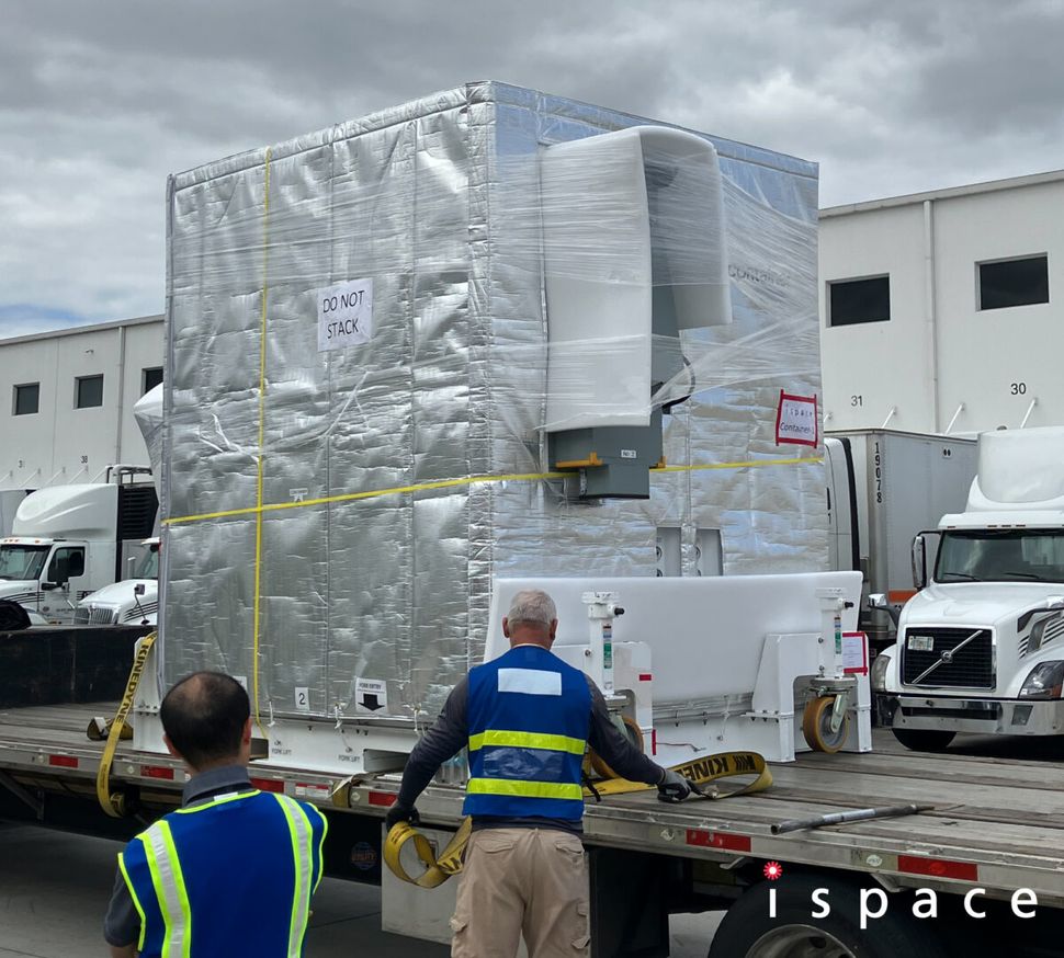 Private Japanese moon lander arrives in Florida ahead of January SpaceX ...