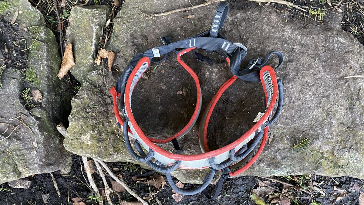 How to put on a climbing harness: our step-by-step guide | Advnture