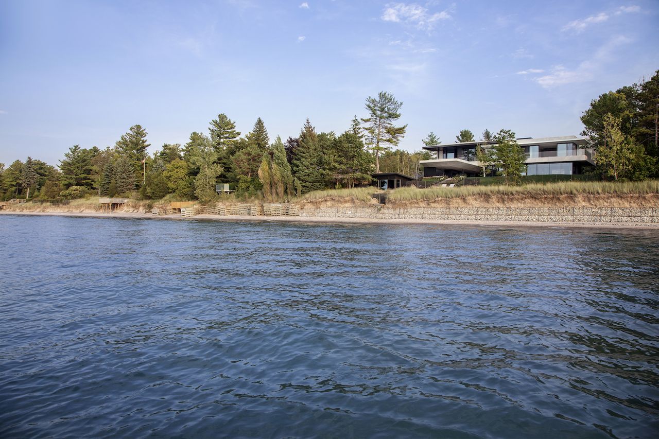 lakeside home in Canada - Explore an ultra modern holiday home on the ...