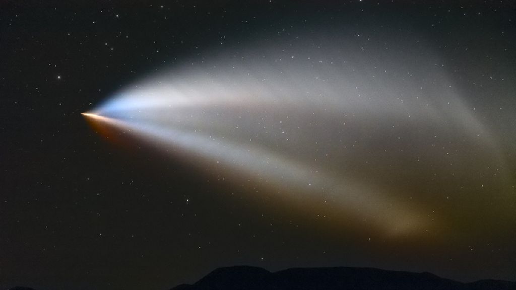 Night sky 'bleeds' over Arizona after SpaceX rocket punches a hole in ...
