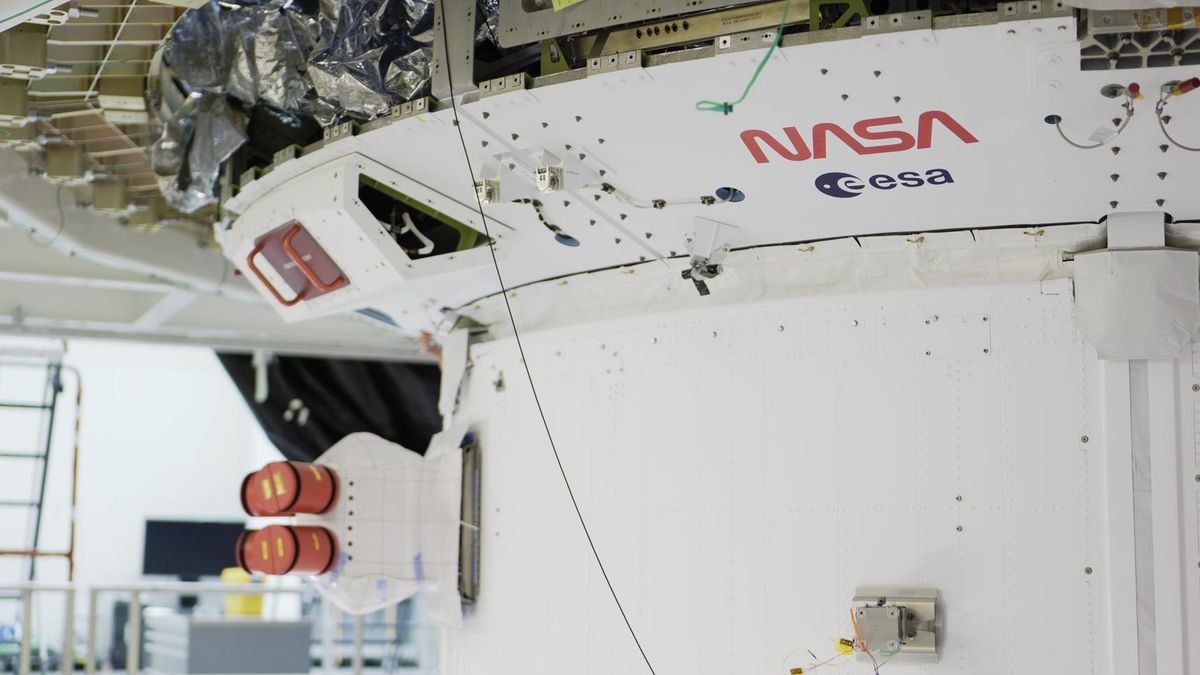 NASA brings back retro 'worm' logo for upcoming Artemis 2 moon mission ...