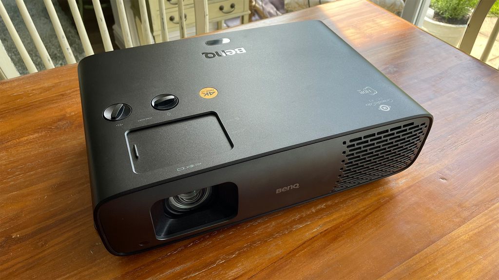 BenQ W4000i review: boldly goes where no sub-3K projector has gone ...