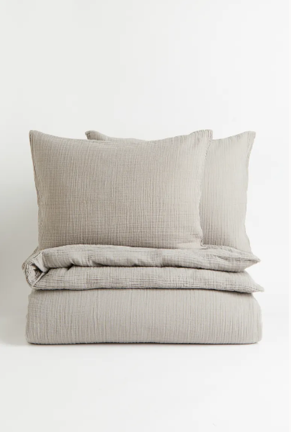 9 Best H&M Bedding Sets To Buy: From Neutral To Colorful | Livingetc