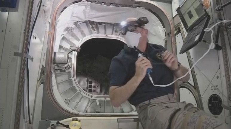 Astronauts Enter Inflatable Space Station Module for 1st Time (Video ...