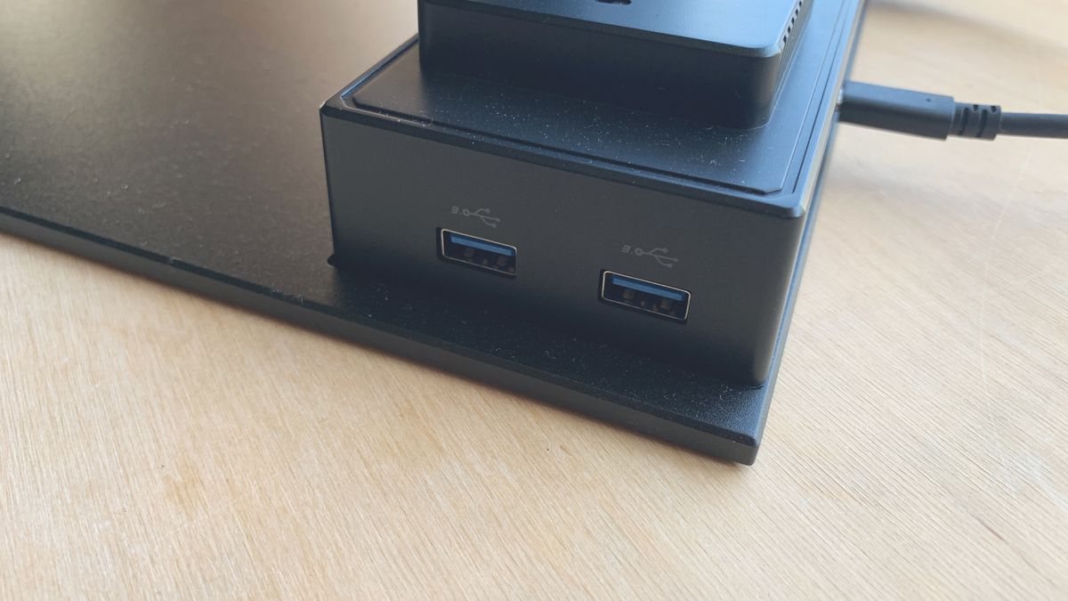 Mobile Pixels Geminos T: A vertical stacking monitor solution that ...