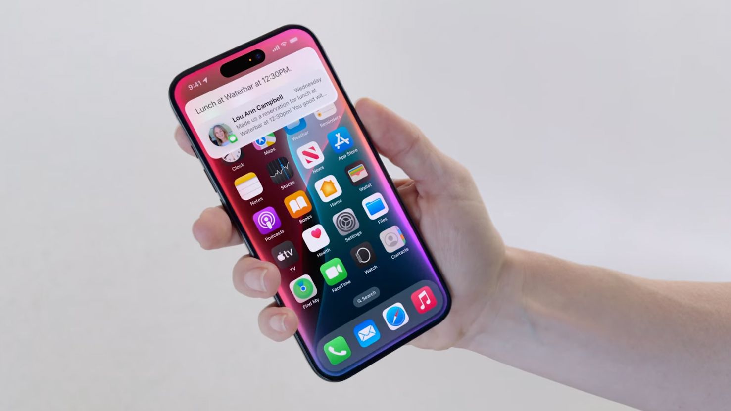 iOS 18.4: Siri diventa più intelligente con interazione visiva e controllo avanzato delle app ...