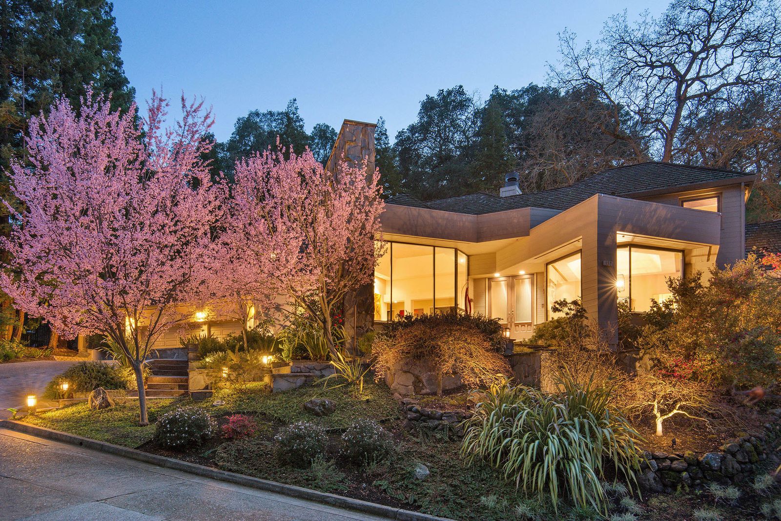 Here are 7 gorgeous '80s-era homes for sale | The Week