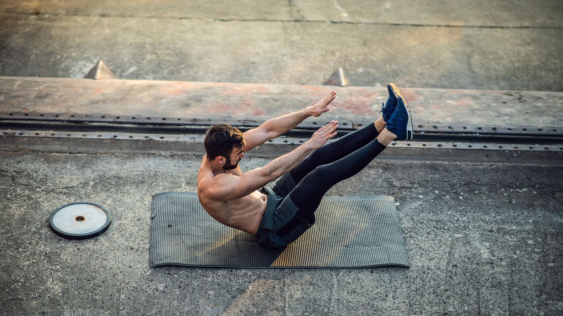Strengthen your abs in just three minutes with this no-equipment core ...