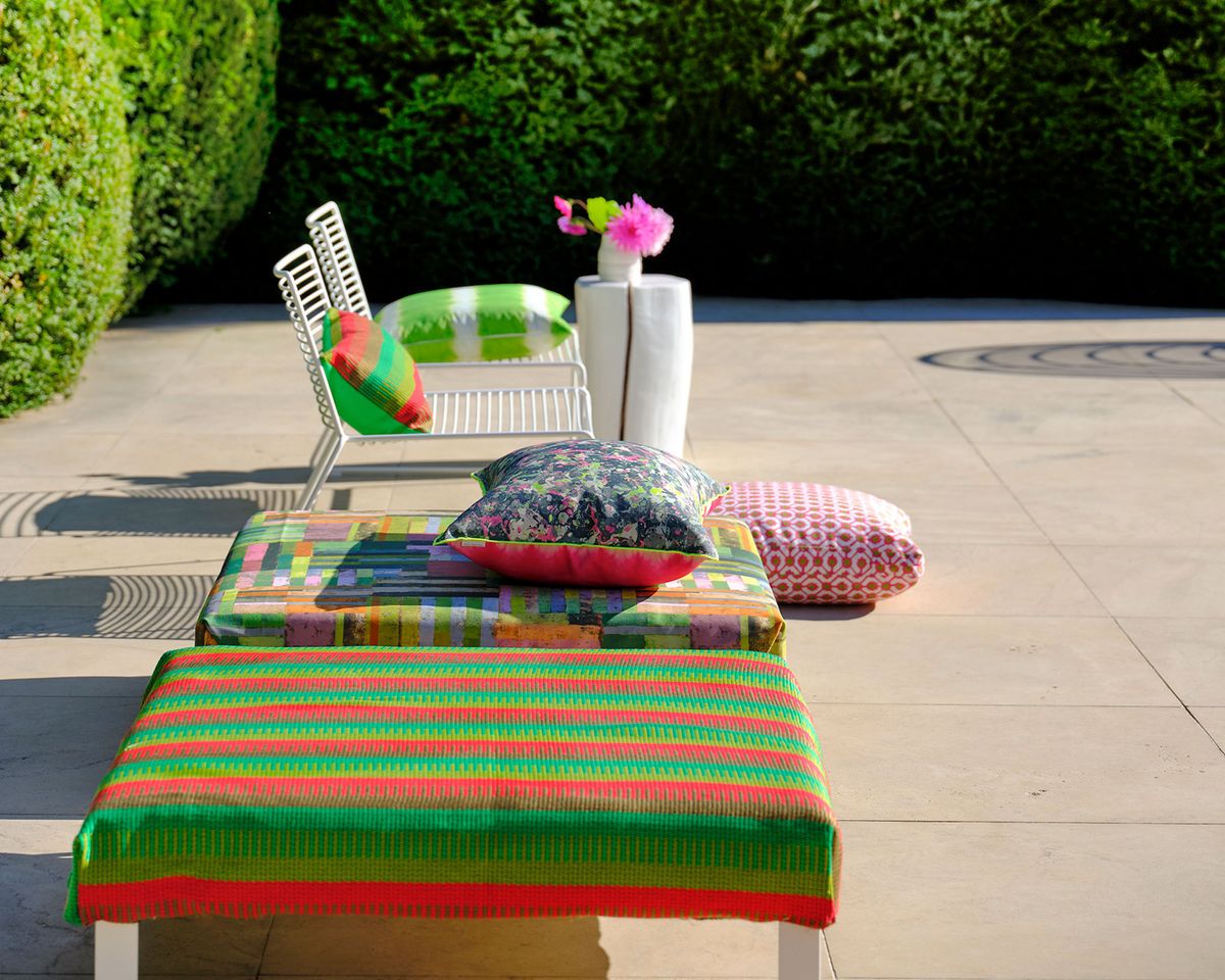 5 simple ways to decorate your outdoor space for summer entertaining ...