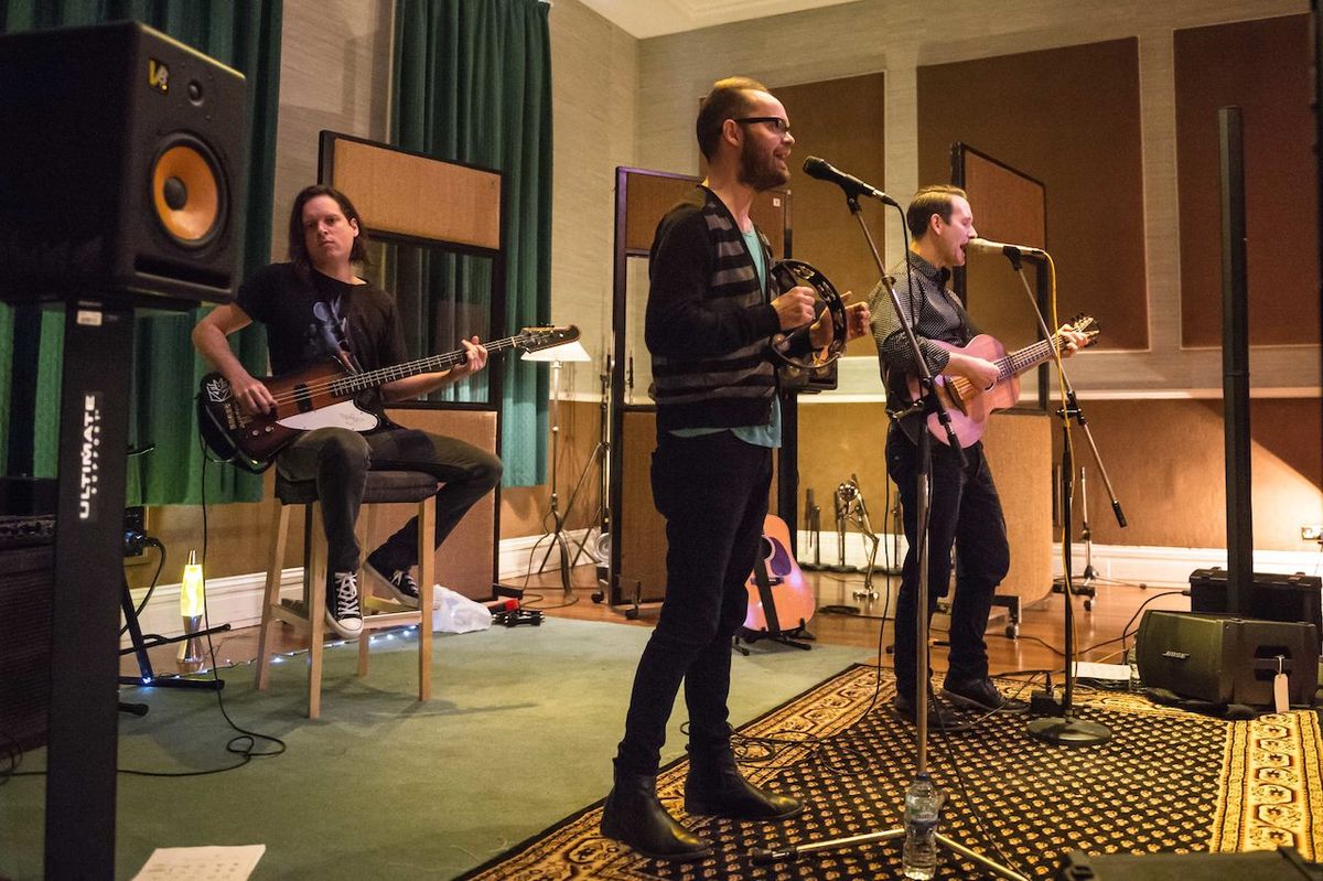 Ash launch new single with two secret shows | Louder