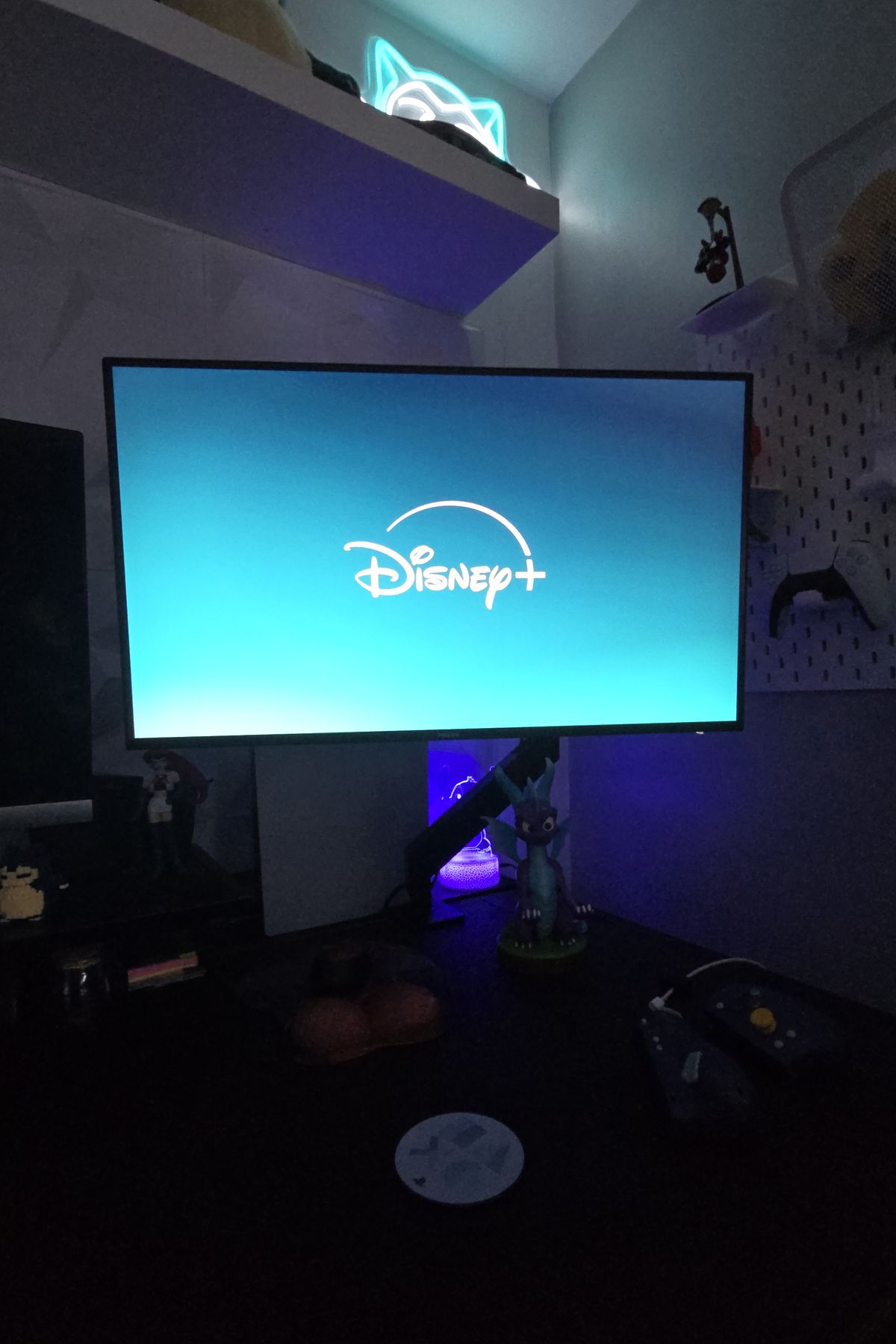 The PHILIPS 27E1N1600AE is an affordable business monitor and ideal for ...