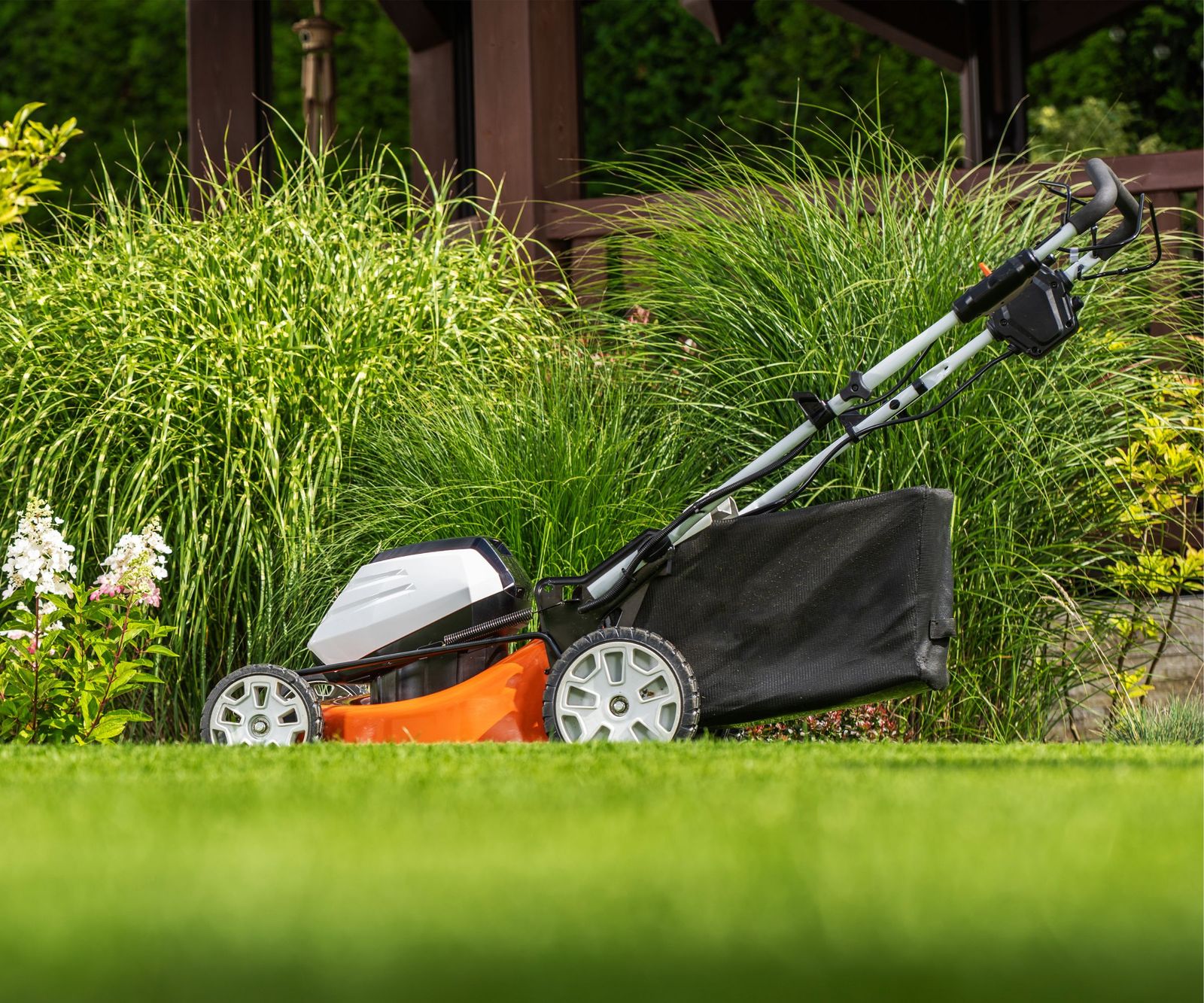 What is a mulching plug? The mowing essential you need | Homes and Gardens