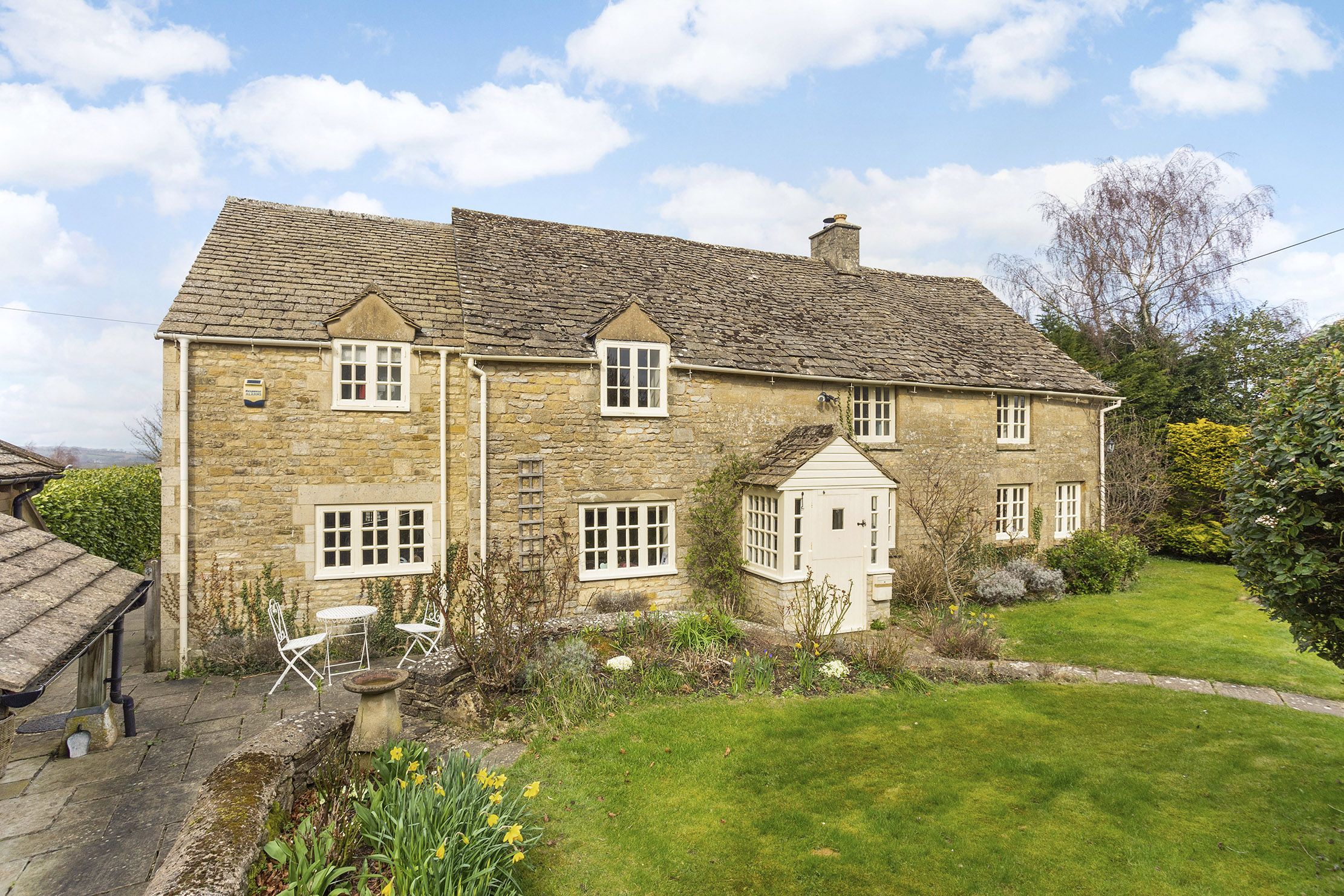 A pretty Grade II listed cottage set in a quintessential Oxfordshire ...