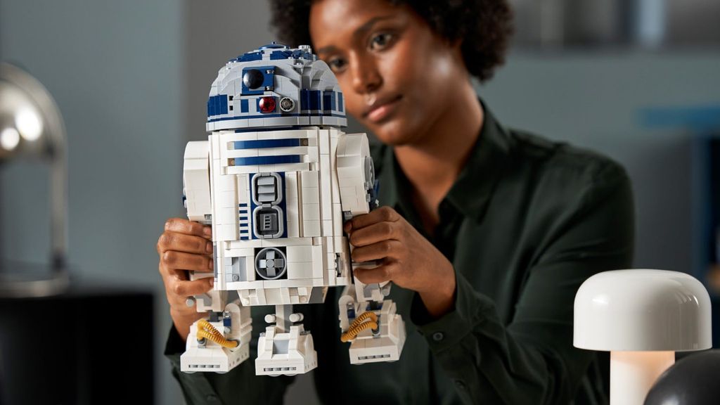 Lego R2-D2 (75379) review: "Finds a healthy middle ground between toy ...