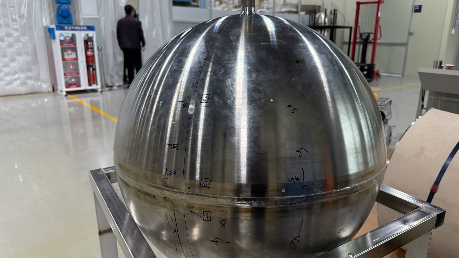 Scientists 3D print titanium fuel tank for space travel — world's first ...