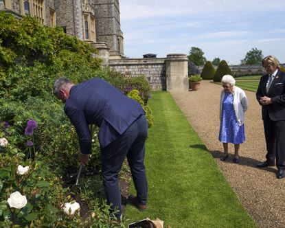 RHS launch Duke of Edinburgh rose | Gardeningetc
