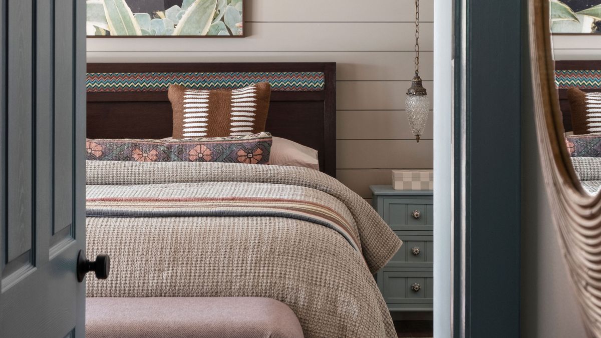 This Viral "Cloud Bed Recipe" Makes Bedrooms Feel So Dreamy