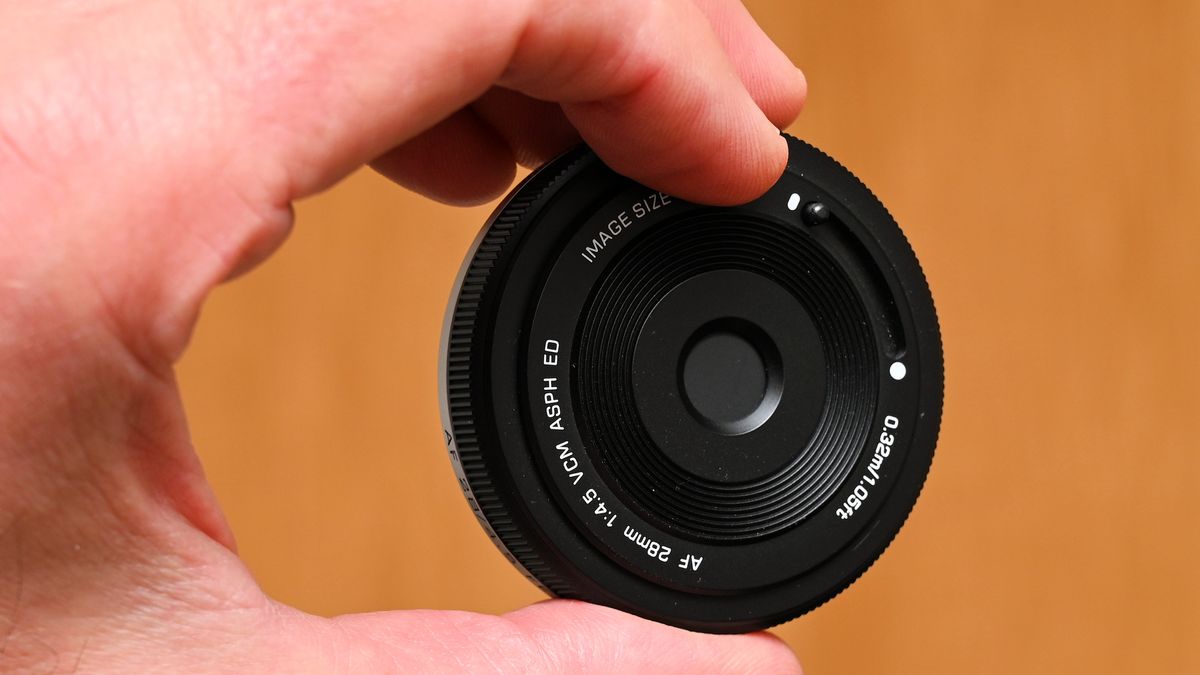 Viltrox AF 28mm F4.5 FE review: a zero-fat pancake lens for Sony ...