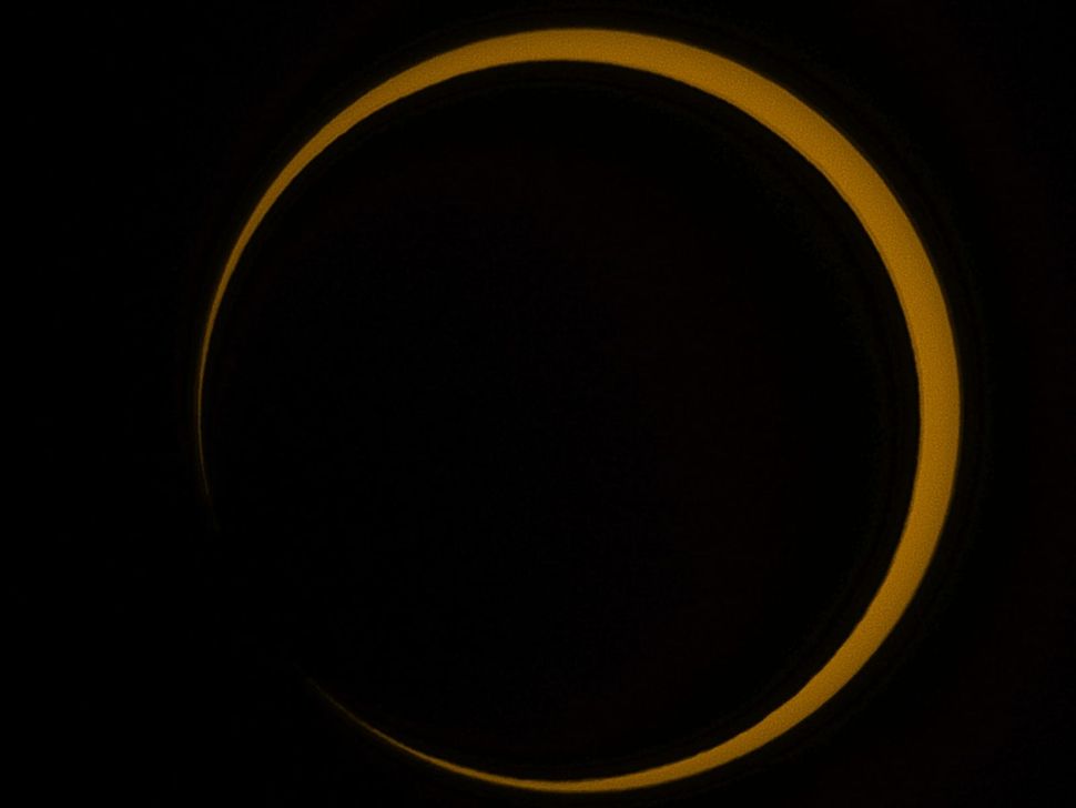 Annular solar eclipse wows skywatchers with spectacular 'ring of fire ...