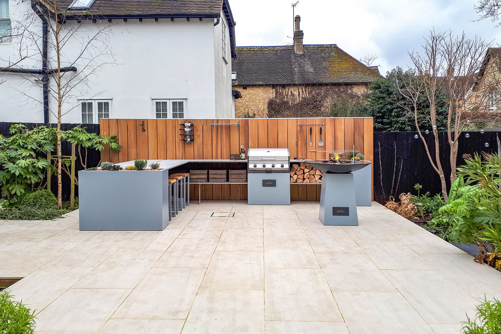 How to design an outdoor kitchen: layout options, materials and must ...