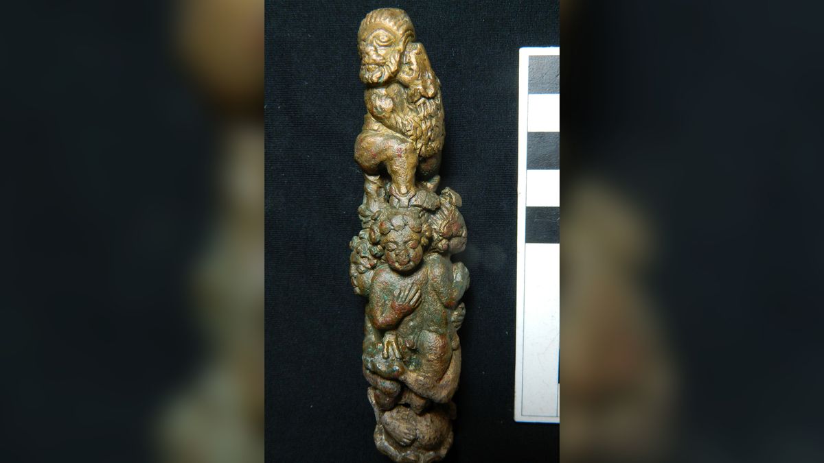 Ancient Roman key shows lion devouring barbarian | Live Science