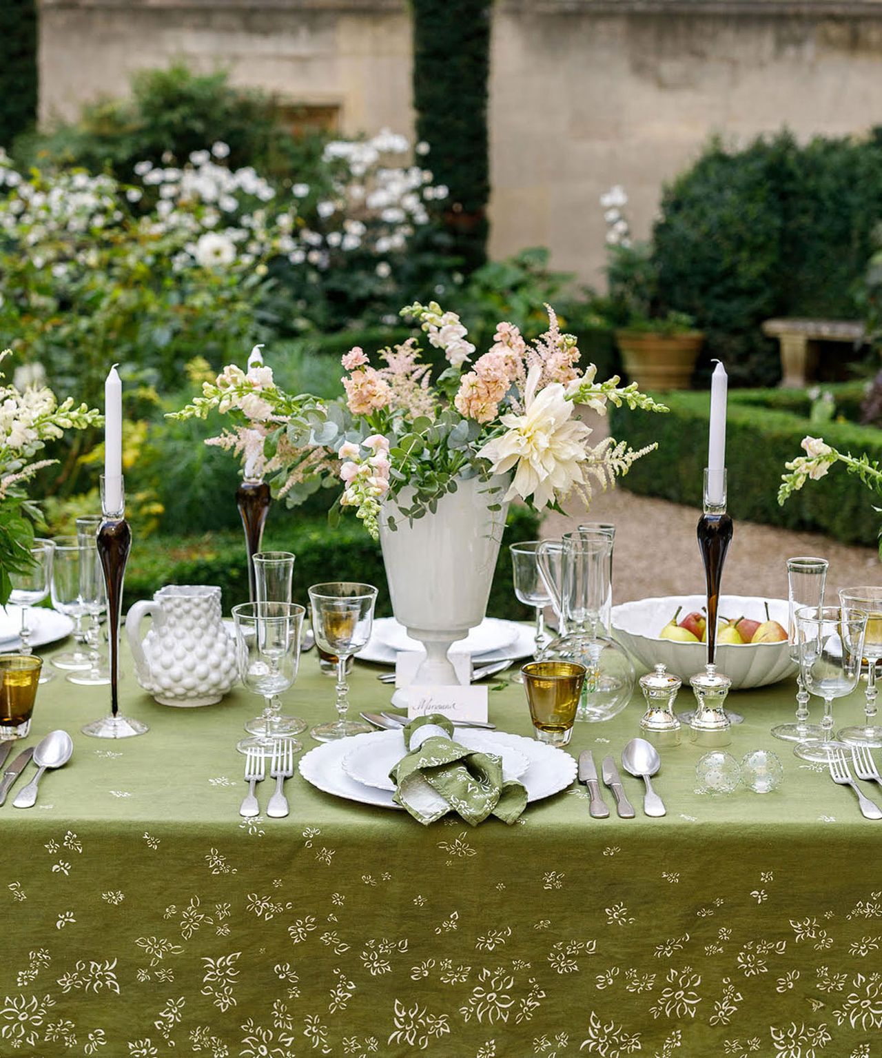 Summer table decor ideas: 10 beautiful ways to dine in style | Homes ...