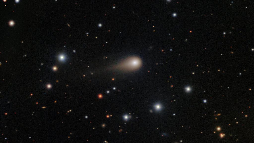 New photos reveal growing 'tail' of alien comet 3I/ATLAS at it barrels ...