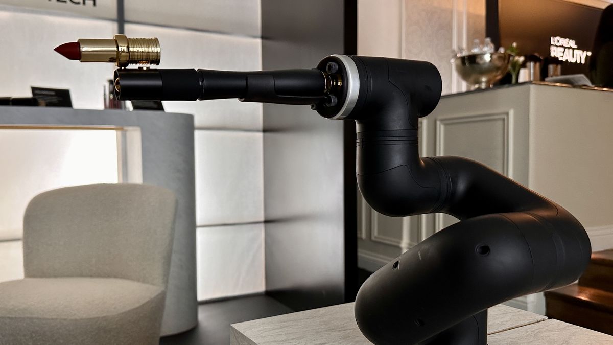 L’Oreal’s new motorized lipstick applicator is a big win for ...