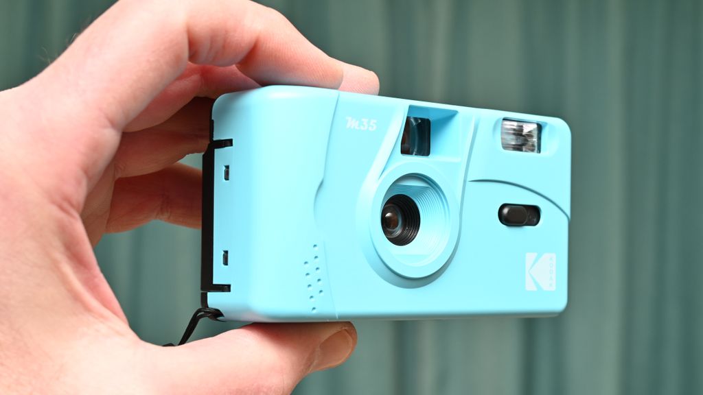 Kodak M35 Reloadable Film Camera review: pick a color, there a plenty ...