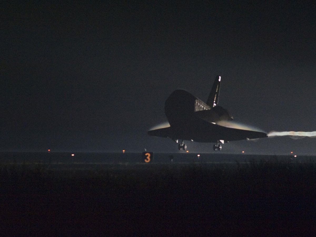 Photos of Space Shuttle Endeavour's Final Landing | Space