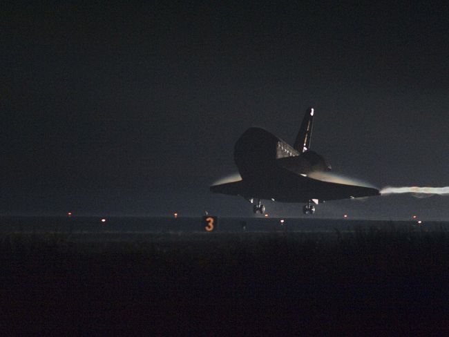 Photos of Space Shuttle Endeavour's Final Landing | Space