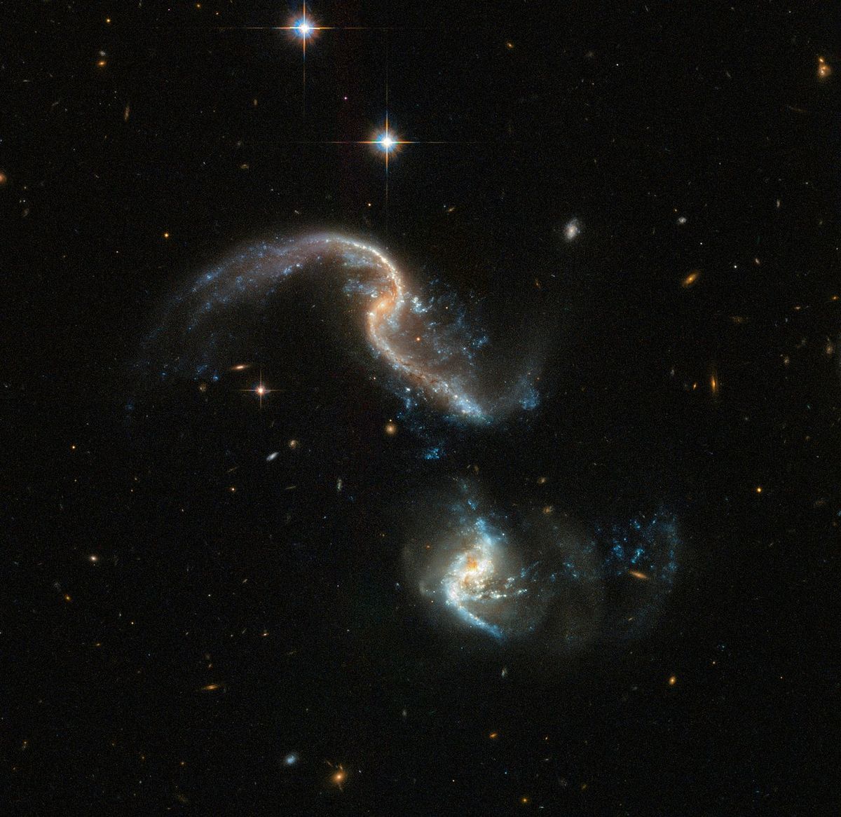 Hubble Telescope Spies Gorgeous Galaxy Merger (Video, Photo) | Space