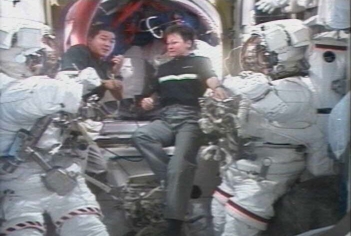 ISS Expedition 16 Mission Updates: Part 1 | Space