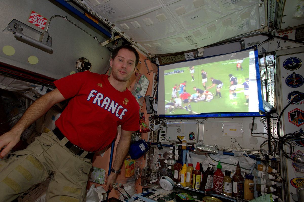 Space Station Photos: Expedition 50 Astronauts in Action: Page 11 | Space