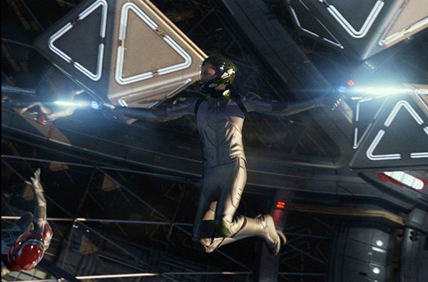 Latest Ender's Game Photos Showcase The Battle Room And Hailee ...