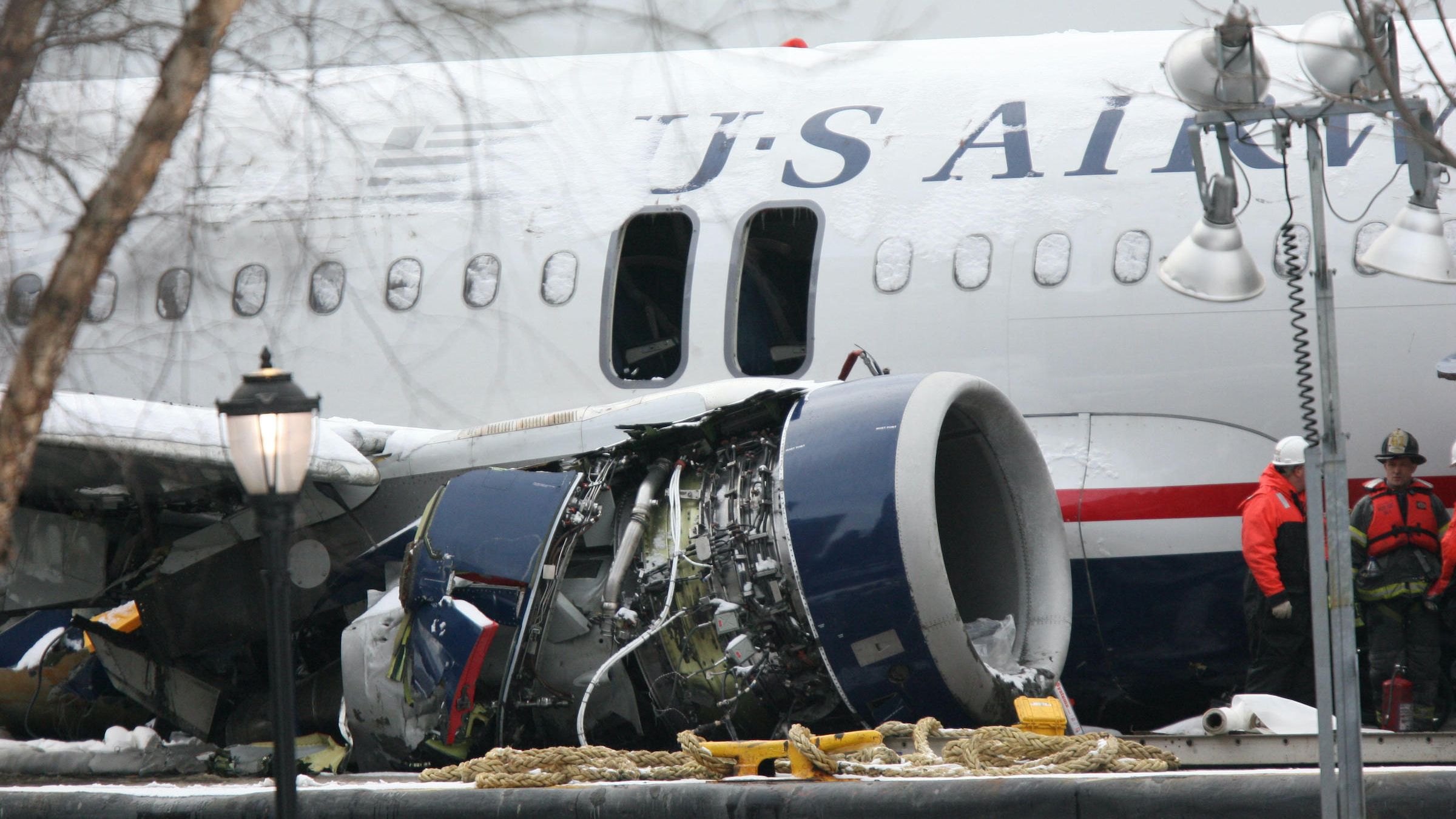 What happens when a plane makes an emergency landing? | Live Science