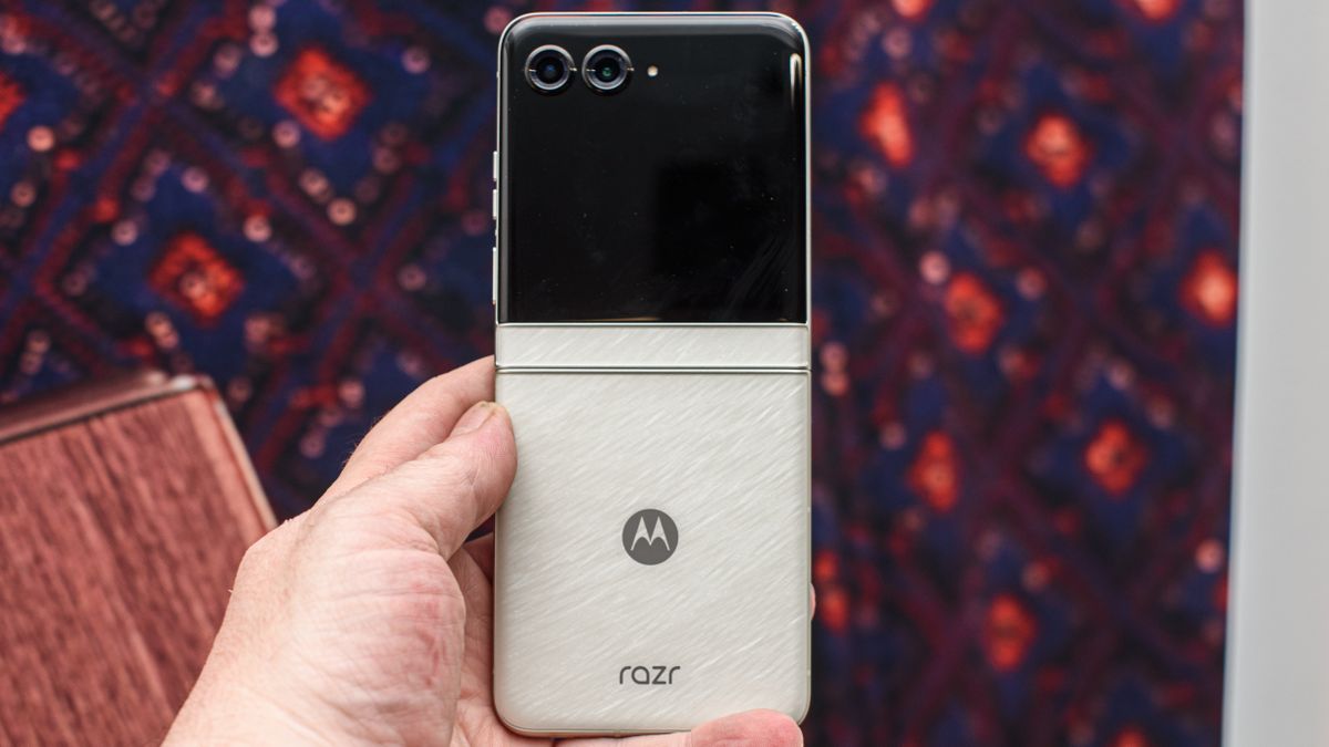 I've reviewed 100s of phones and the new Motorola Razr comes in colors ...