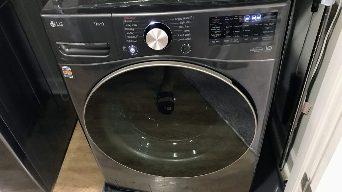 LG WM4000HBA 4.5 Cu. Ft. Smart Front Load Washer review | Top Ten Reviews