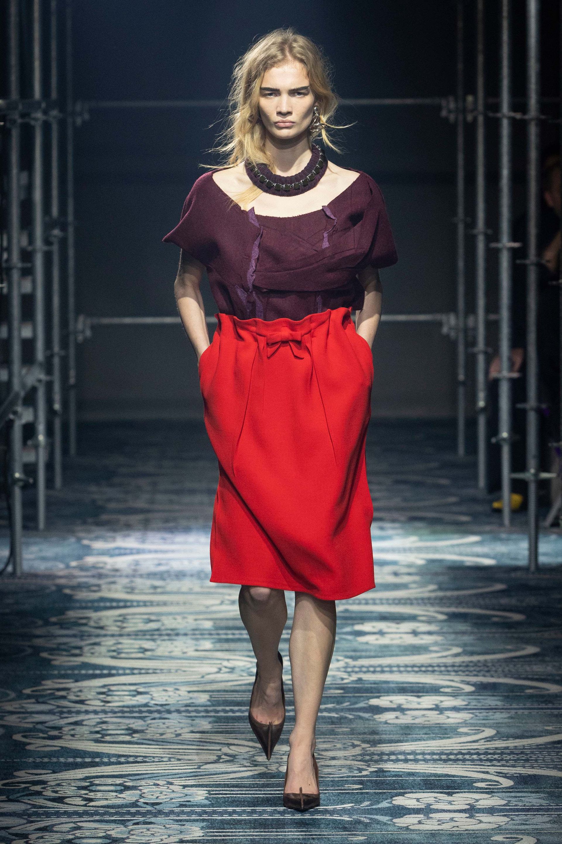 Prada Fall 2025: Raw Glamour and the Allure of the Undone | Who What Wear