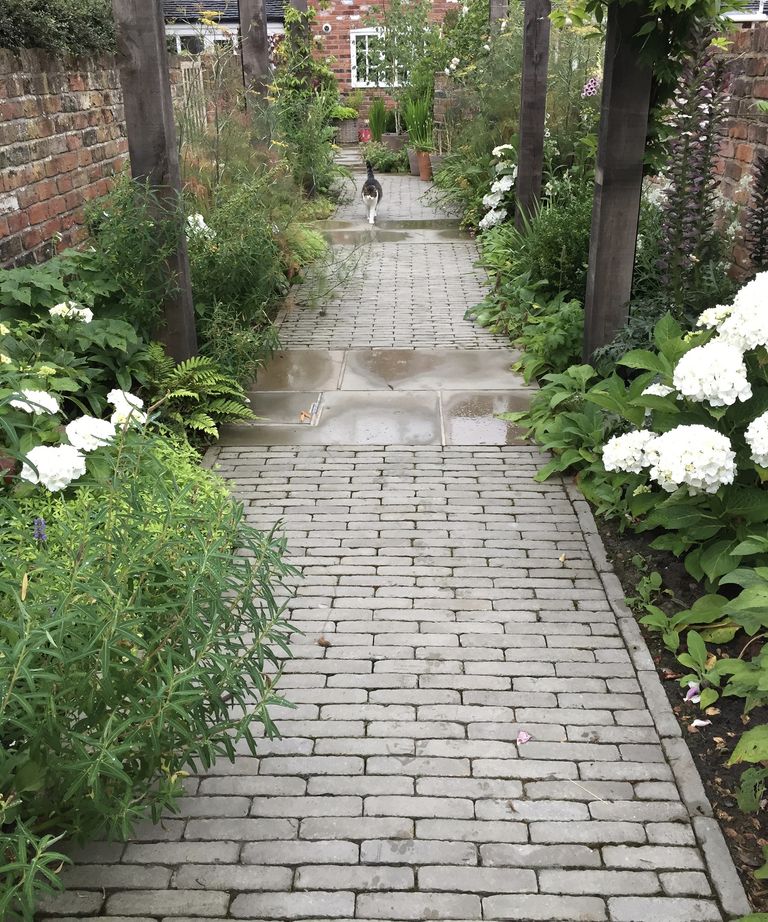 Learn the dos and don'ts of designing a path for your space | Gardeningetc