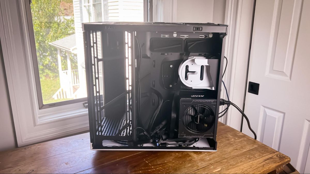 Hyte Y70 Touch Review: World’s First ‘4K’ PC Case? | Tom's Hardware