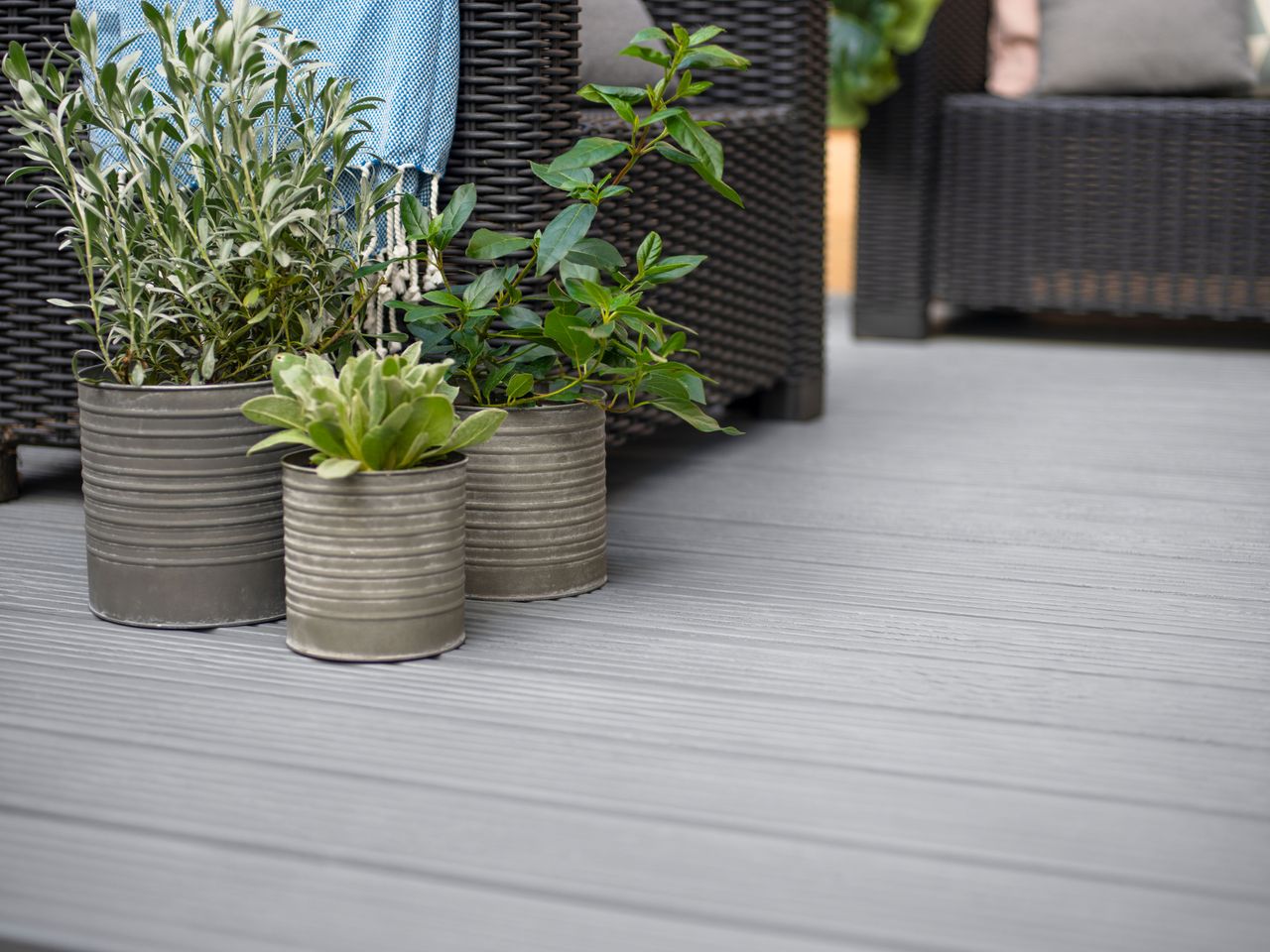 Deck planting ideas – using beds, planters and living walls | Homes and ...