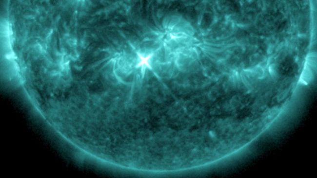 Christmas solar flares erupt from the sun. Will they trigger aurora ...