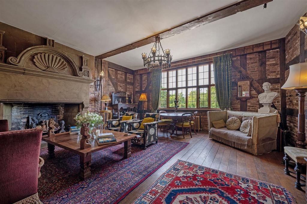 An Elizabethan home with exquisite panelling, a grand hall, and ...