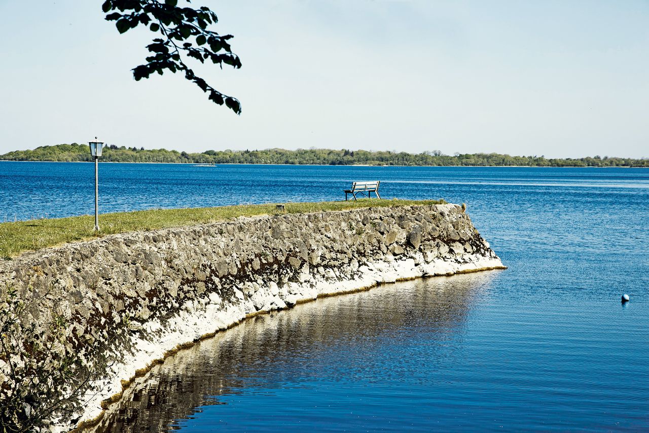 Before and after: See this old cabin turned into a totally stylish lake ...