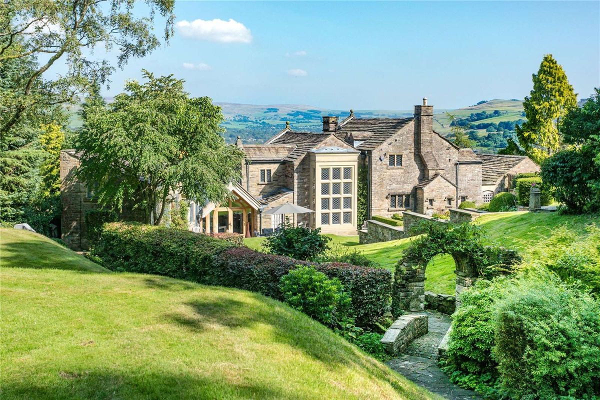 16 magnificent homes for sale, as seen in Country Life | Country Life