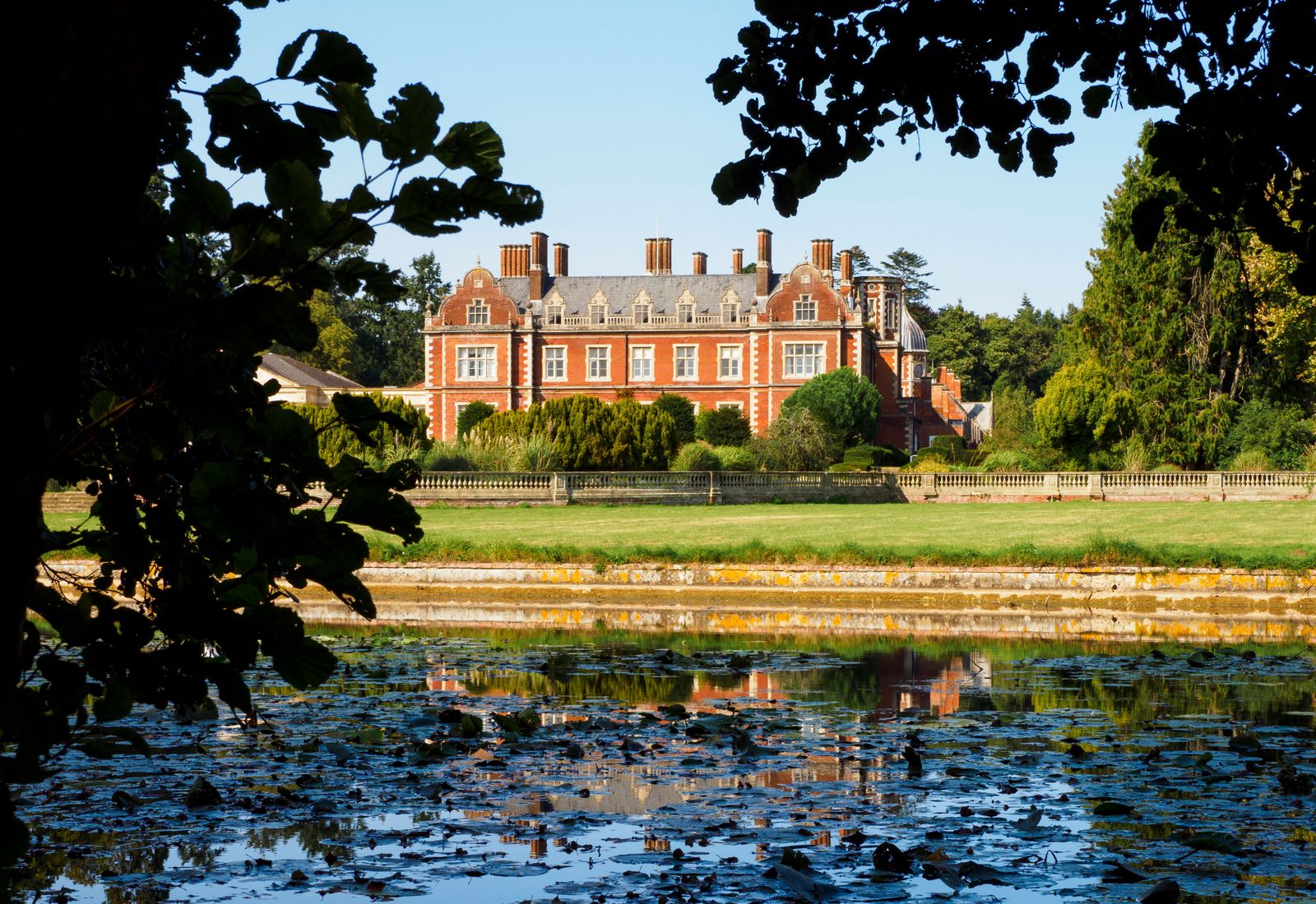 A country house that was the set for one of the best-loved sitcoms of ...