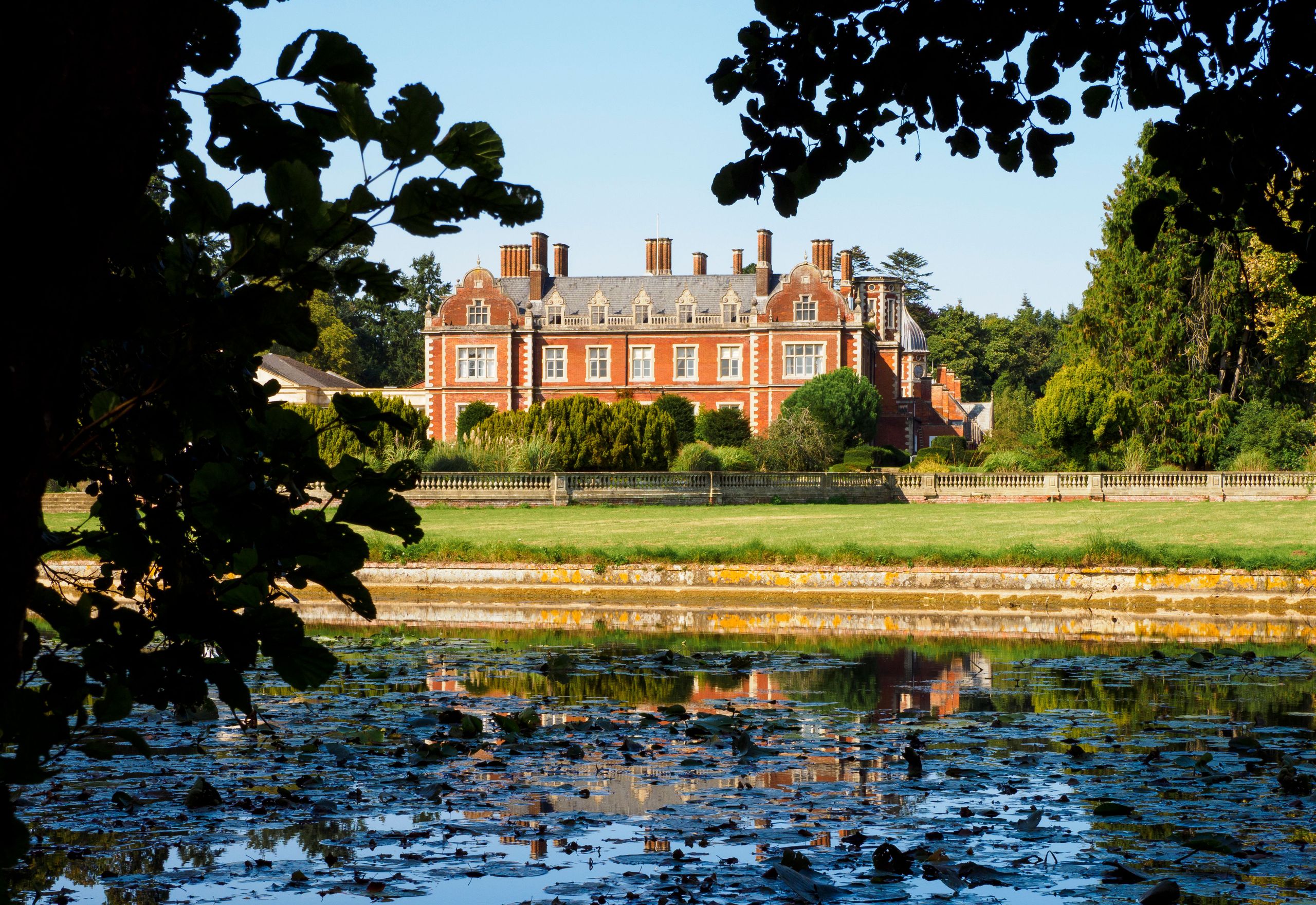 A country house that was the set for one of the best-loved sitcoms of ...